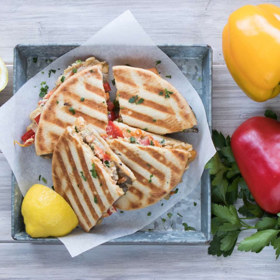 Νηστίσιμη σκεπαστή με λαχανικά και σως με Μακεδονικό Ταχίνι - paxxi